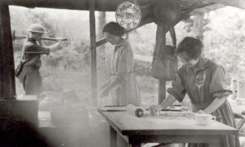 Doughnut Lassies: The Young Women Who Made Doughnuts on the Frontlines ...